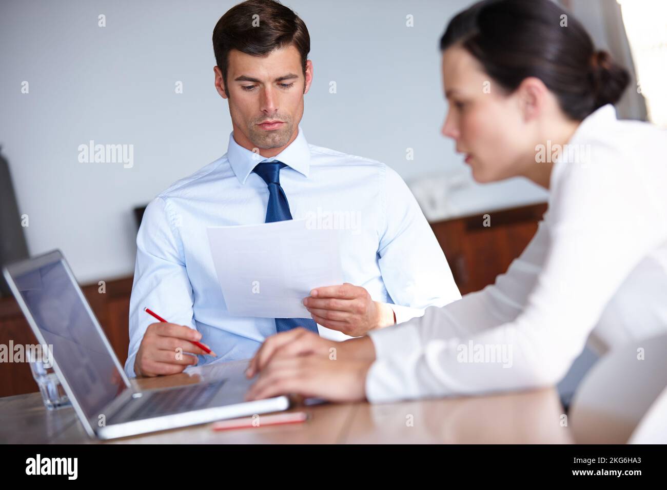 Online profile check hi-res stock photography and images - Alamy