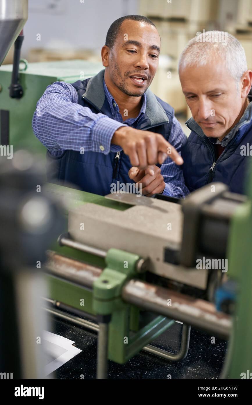 Two men working machine hi-res stock photography and images - Alamy