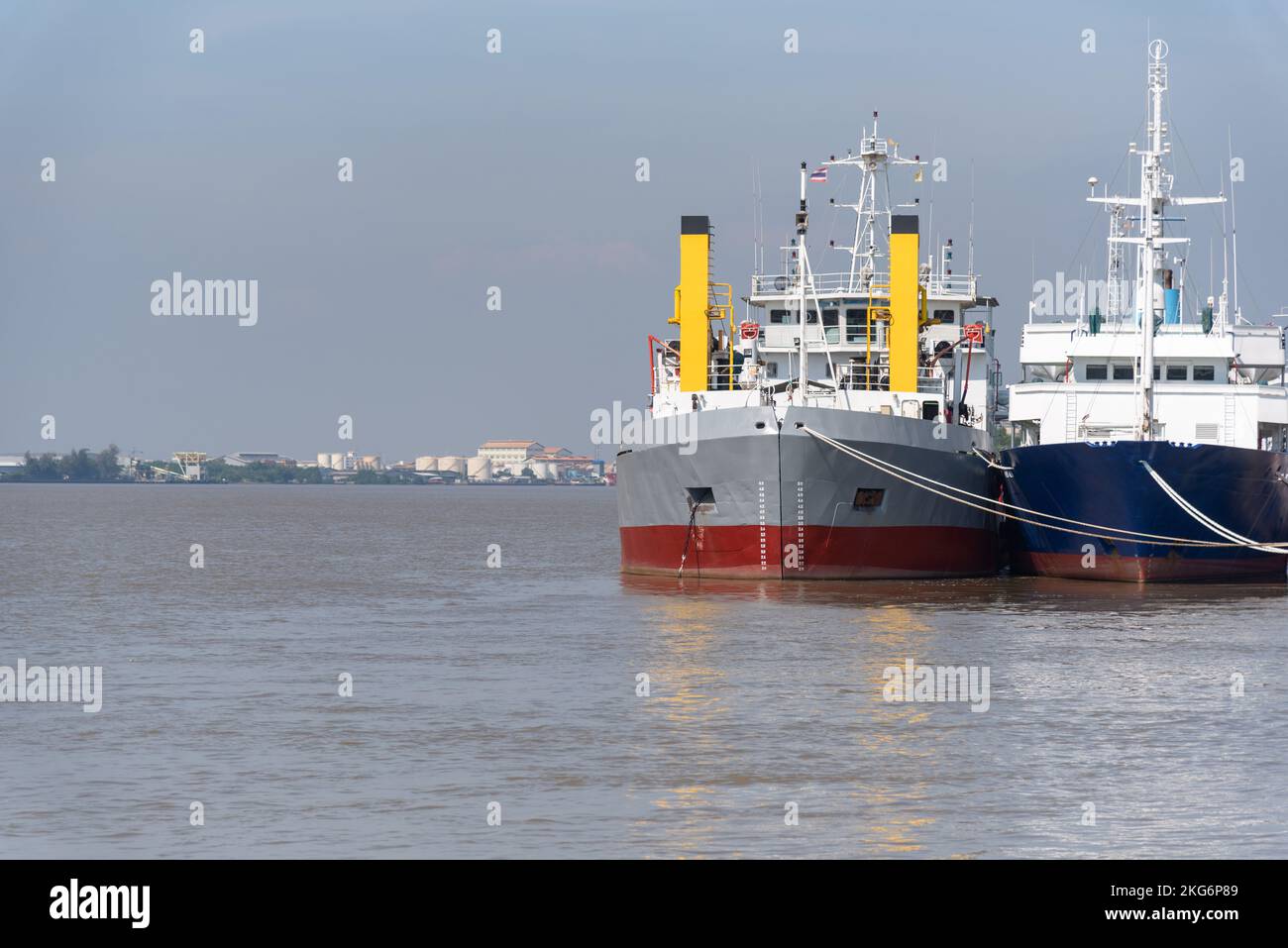 Ship scale comparison hi-res stock photography and images - Alamy