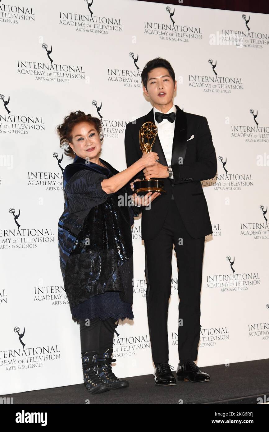 Winnder of Directorate Award, Miky Lee poses for photos alongside ...