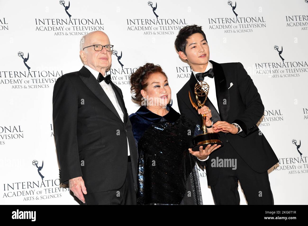 Winnder of Directorate Award, Miky Lee poses for photos alongside ...