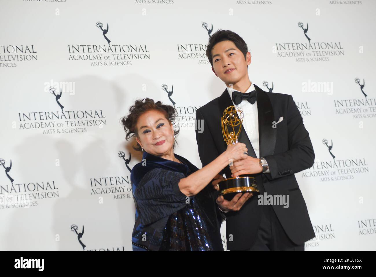 Winnder of Directorate Award, Miky Lee poses for photos alongside ...