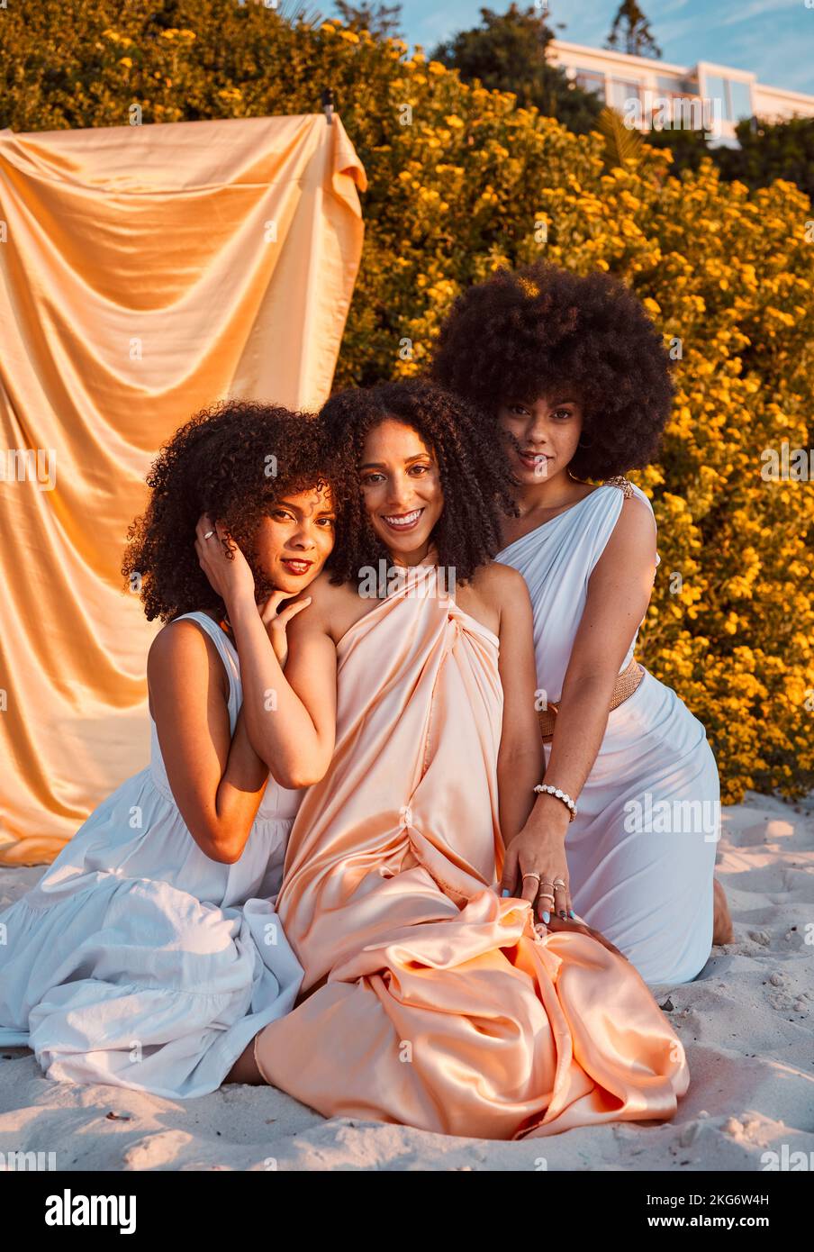 Women with afro hi-res stock photography and images - Alamy