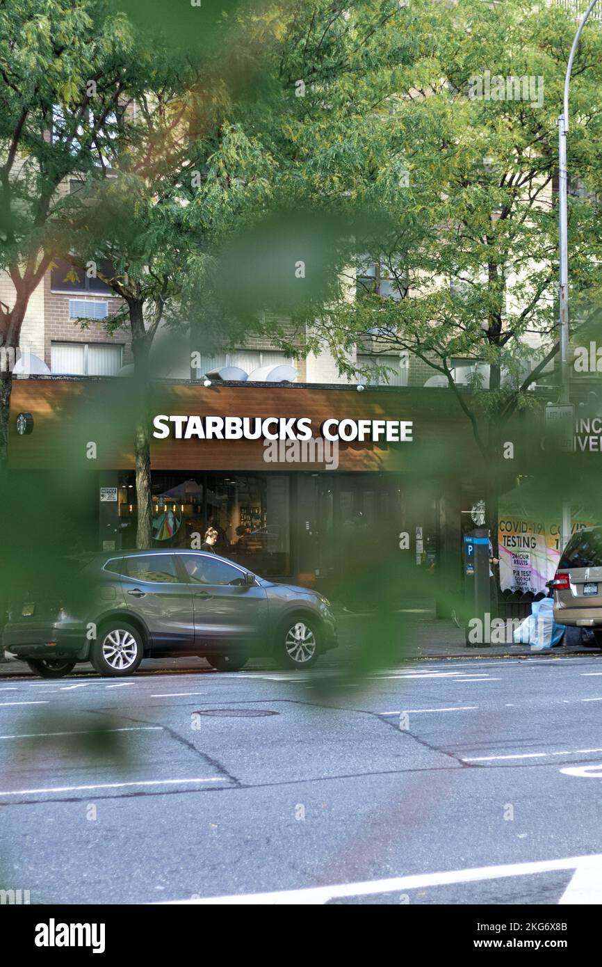 Starbucks at night time hi-res stock photography and images - Alamy