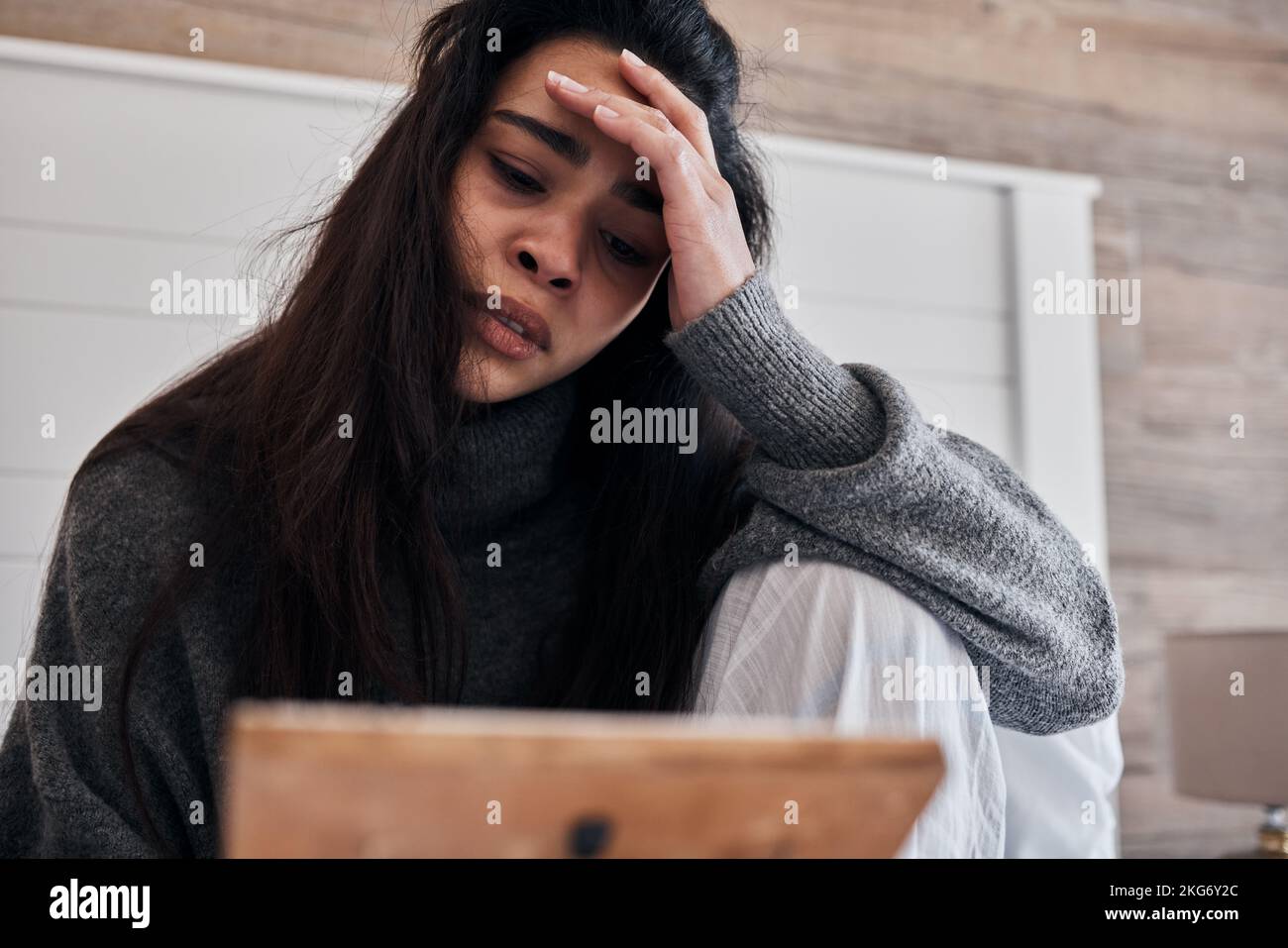 Woman sad photo frame hi-res stock photography and images - Alamy