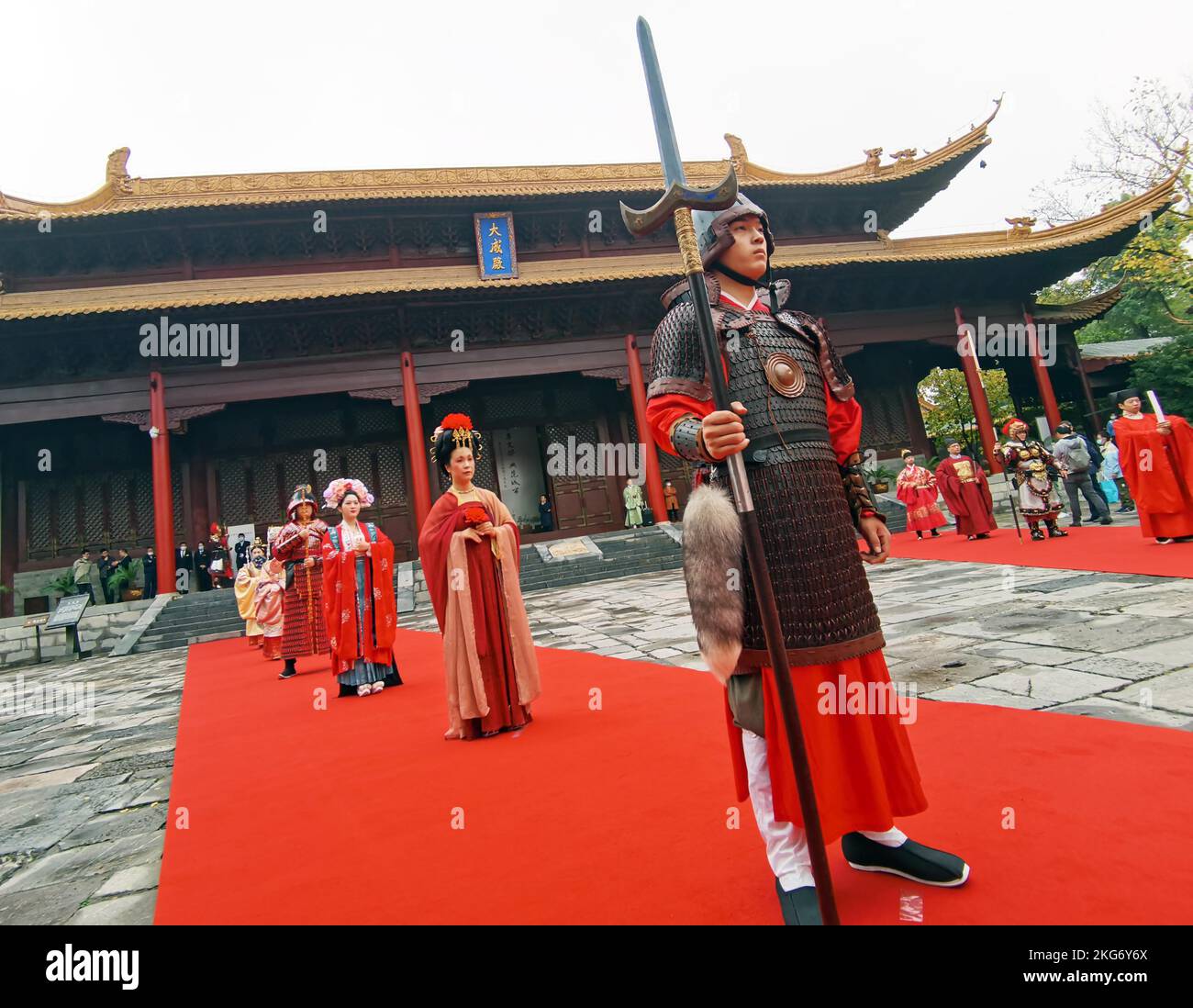 The Hanfu show and Armour reduction performance on the free open day of ...