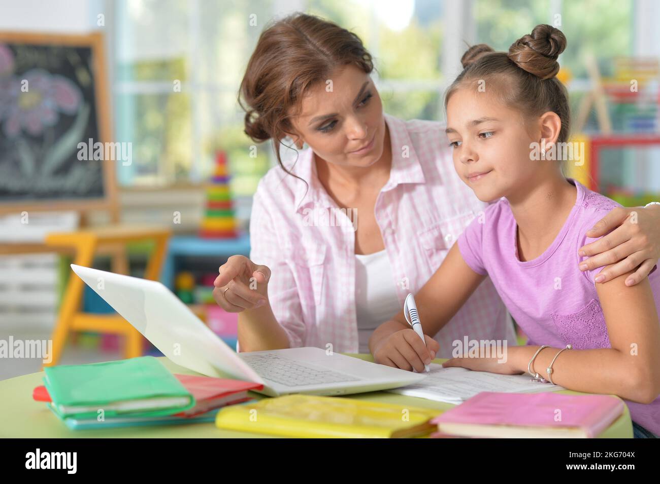 Mom and daughter laptop hi-res stock photography and images - Alamy