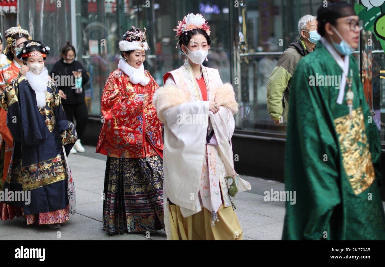 Hundreds of Hanfu enthusiasts participated in the 8th Shenyang Hanfu ...
