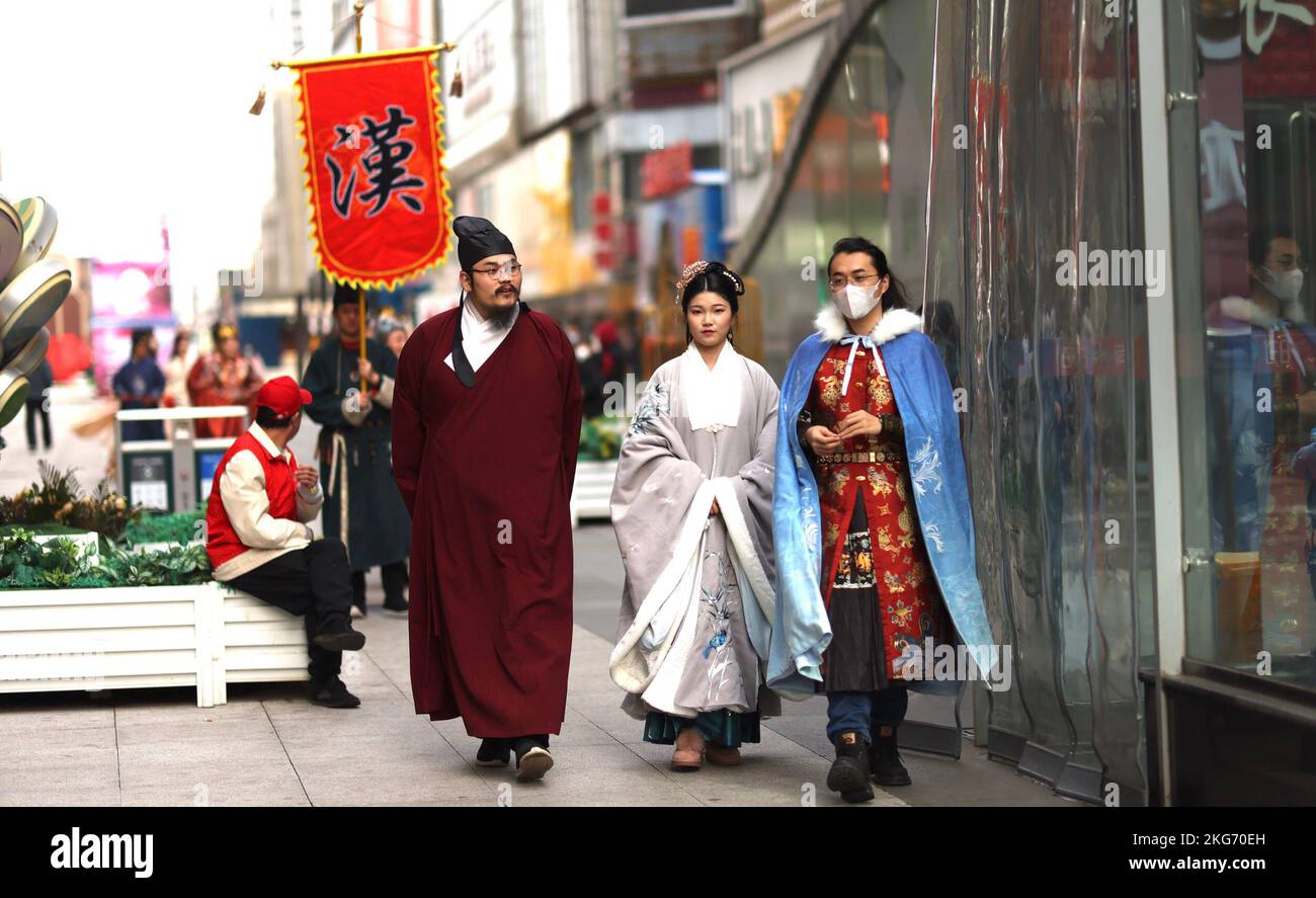 Hundreds of Hanfu enthusiasts participated in the 8th Shenyang Hanfu ...