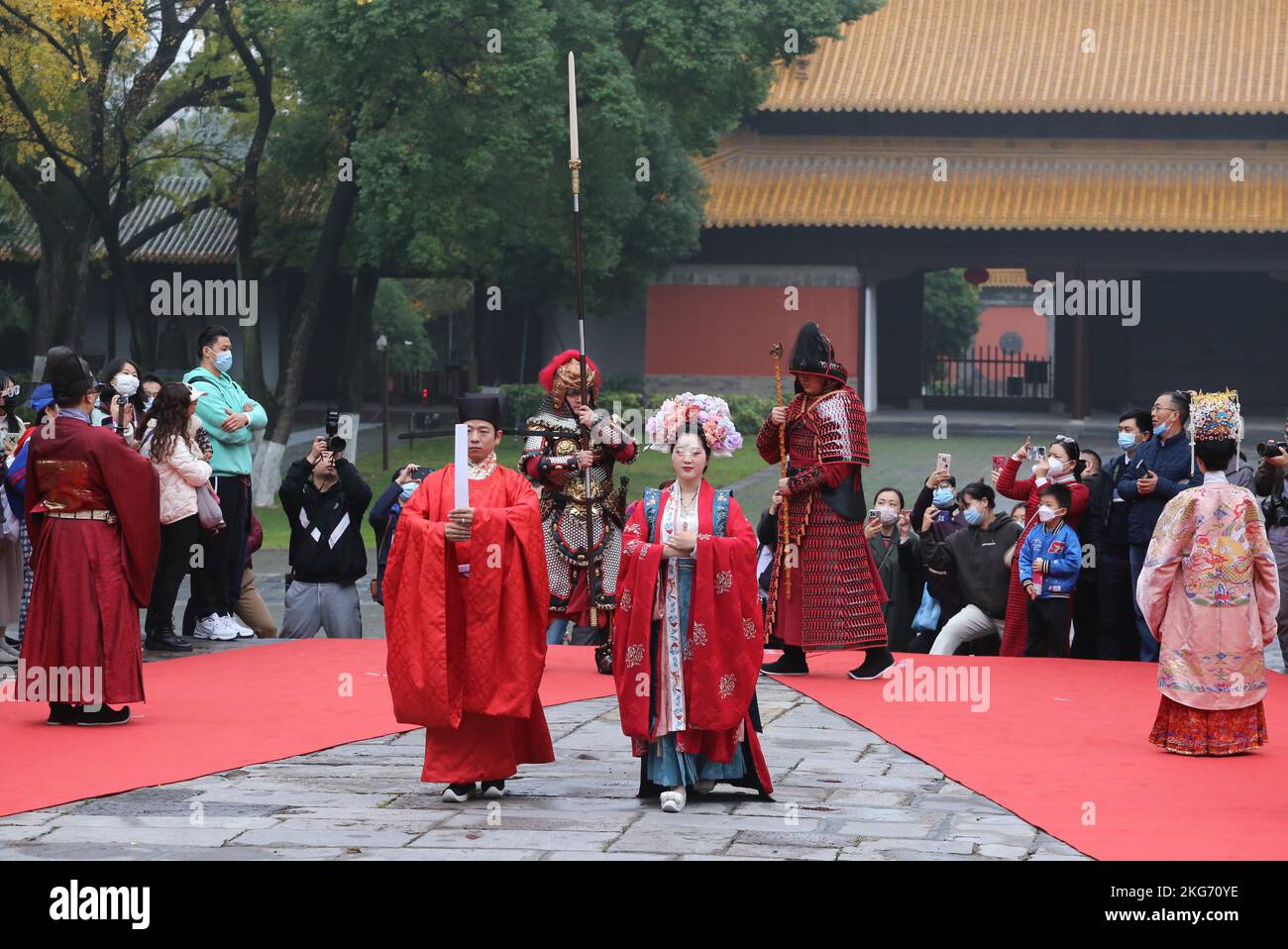 The Hanfu show and Armour reduction performance on the free open day of ...