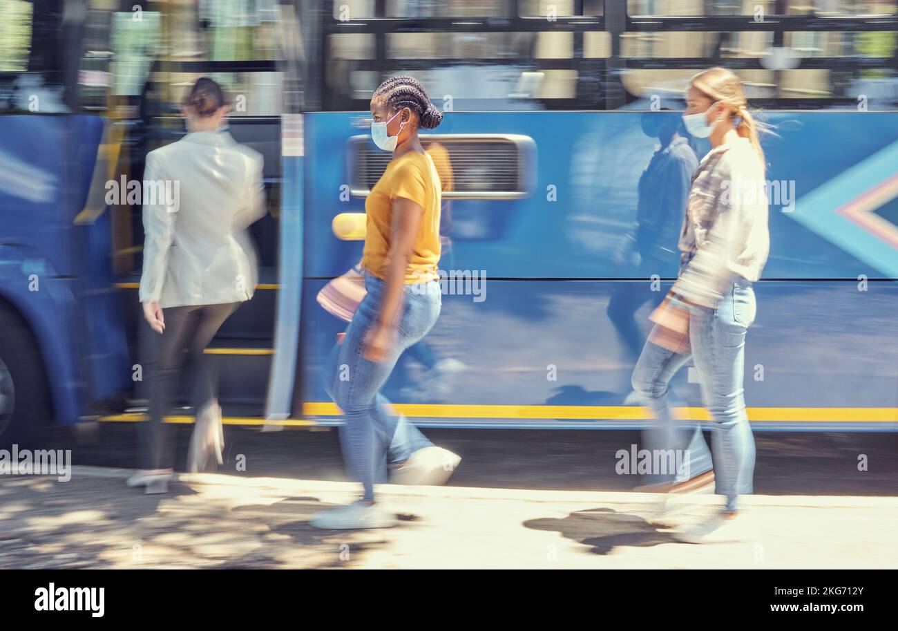 Women at bus stop hi-res stock photography and images - Alamy
