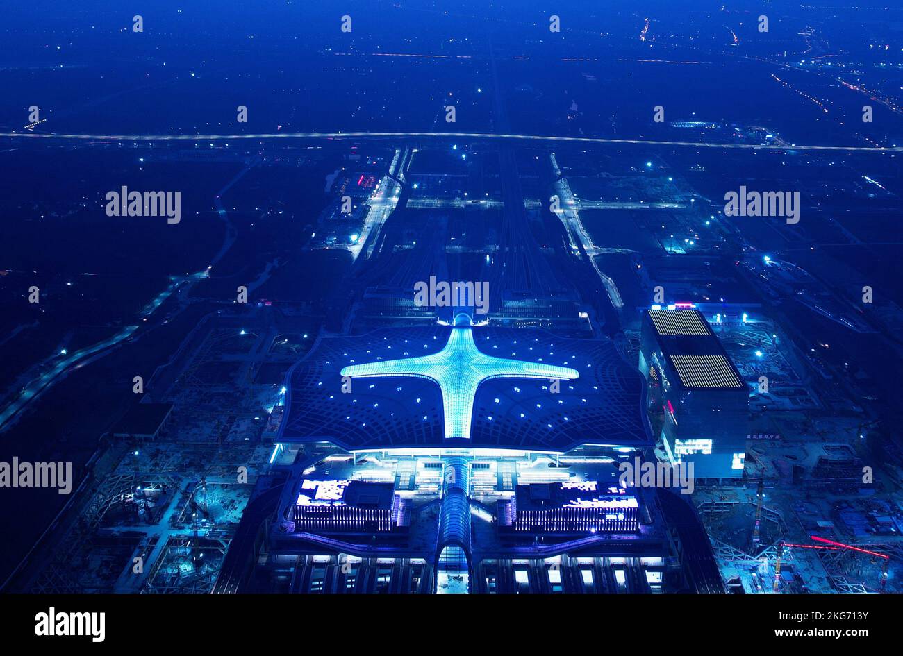 Aerial photos show the night views of Hangzhouxi Station in Hanzhou ...