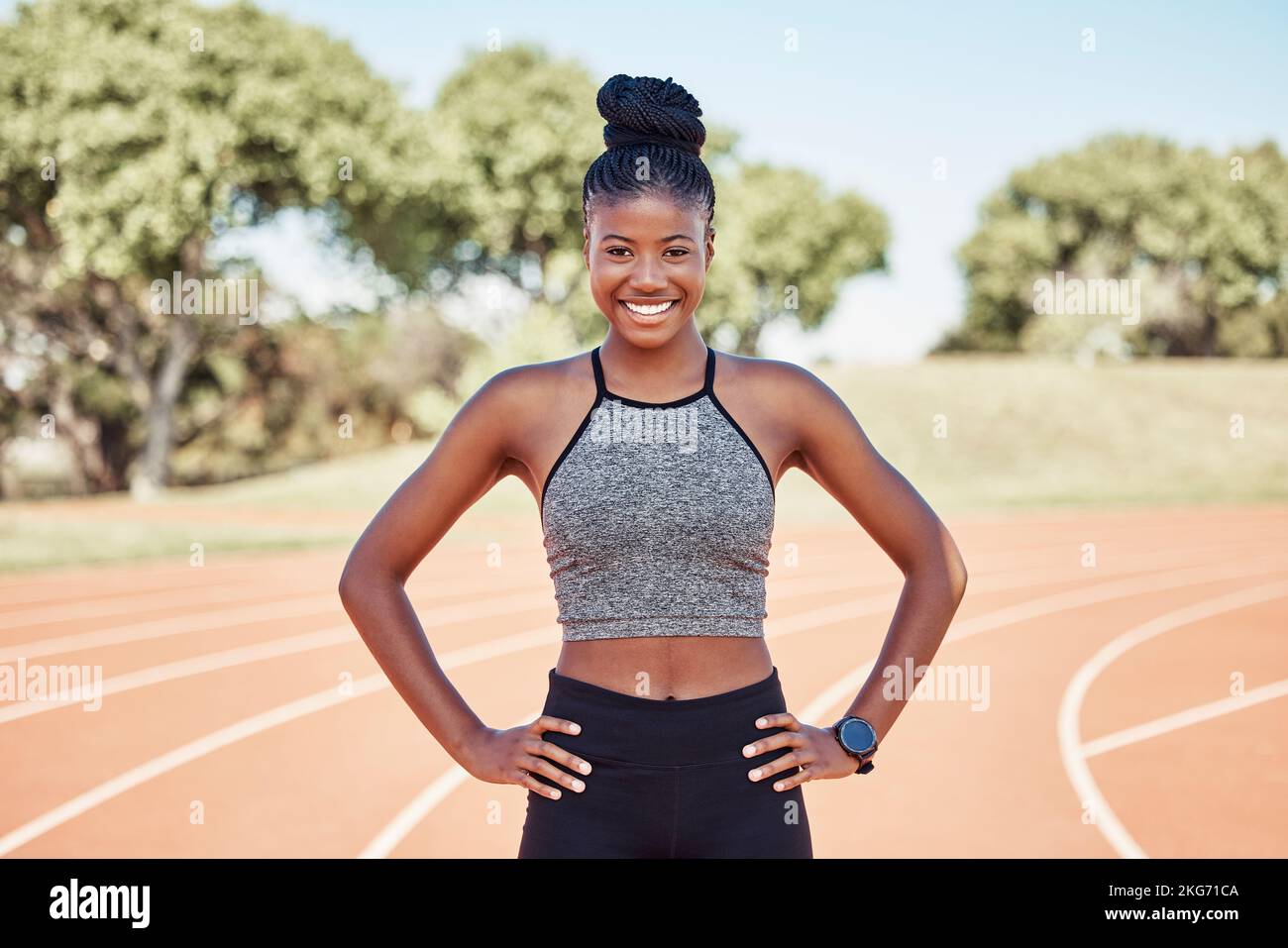 African american girl running track hi-res stock photography and images ...