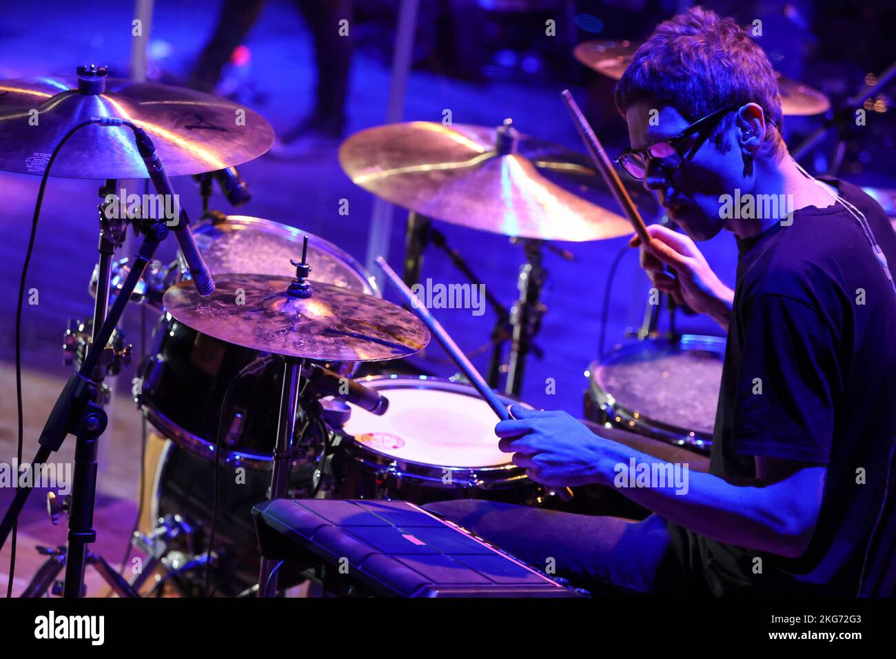 Non Exclusive: IVANO-FRANKIVSK, UKRAINE - NOVEMBER 19, 2022 - A drummer ...