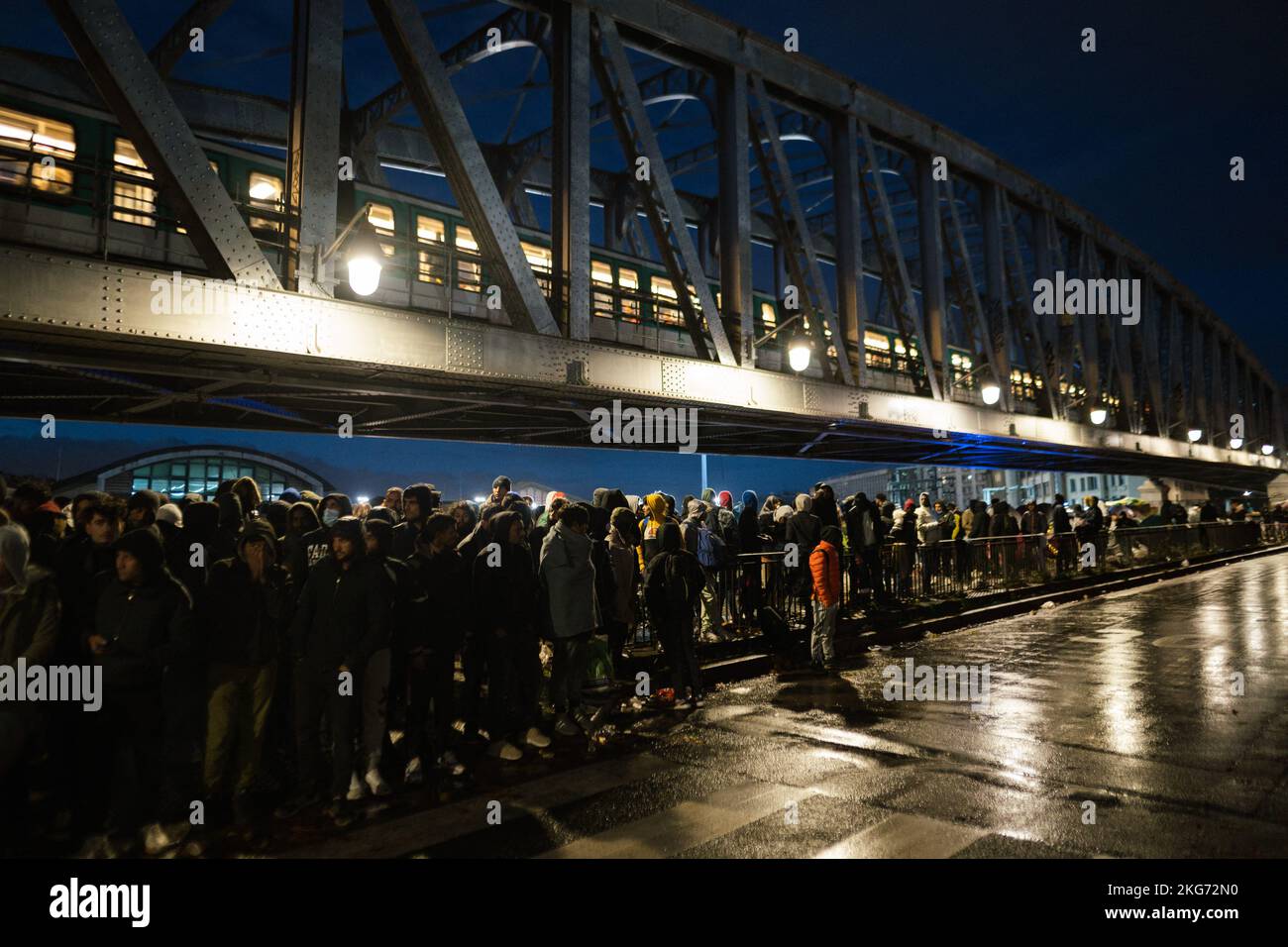 Immigration officers refugee camp hi-res stock photography and images ...