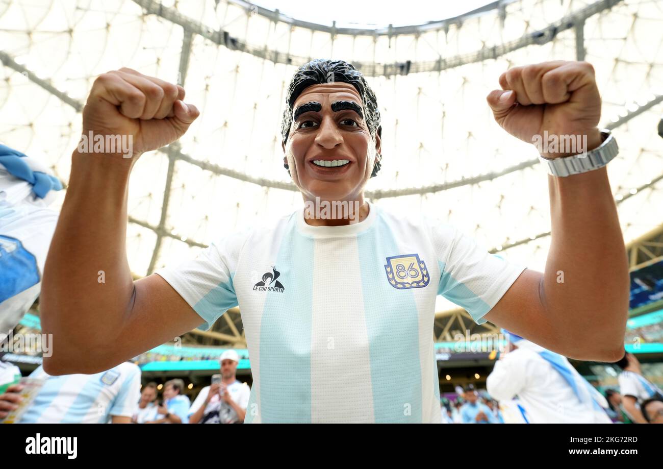 World cup qatar 2022 mask hi-res stock photography and images - Alamy