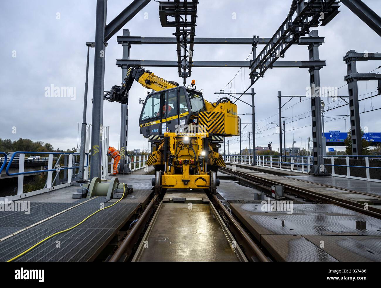 AMSTERDAM - Work on the track on the Schinkel Bridge. Due to rail works ...