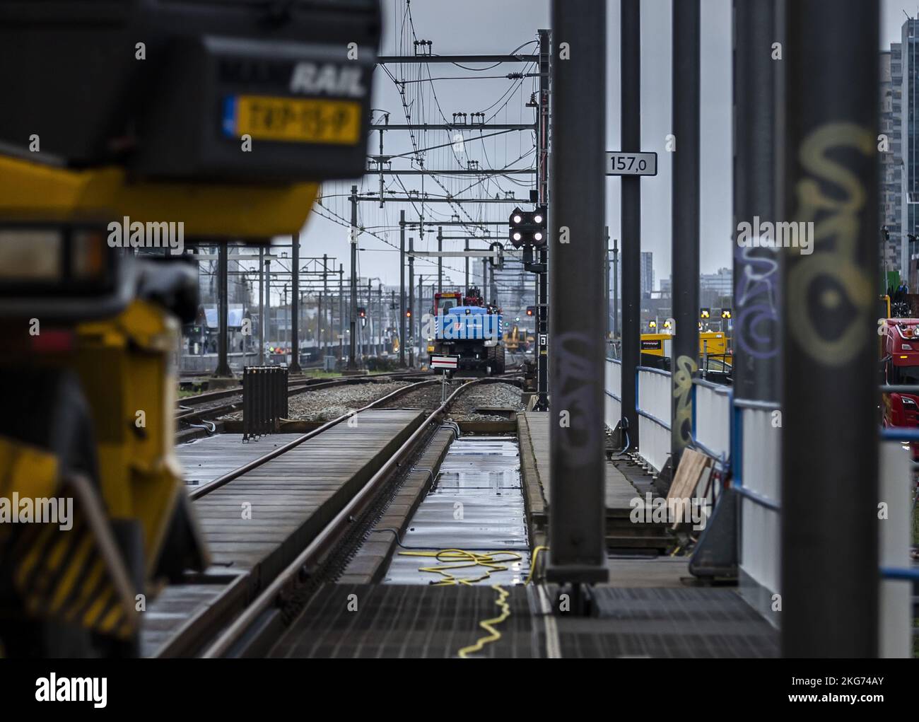 AMSTERDAM - Work on the track on the Schinkel Bridge. Due to rail works ...