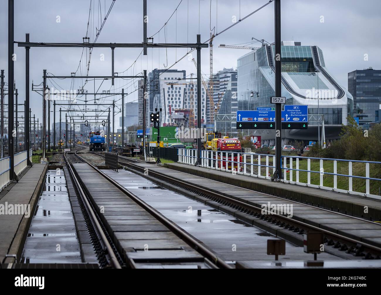 AMSTERDAM - Work on the track on the Schinkel Bridge. Due to rail works ...