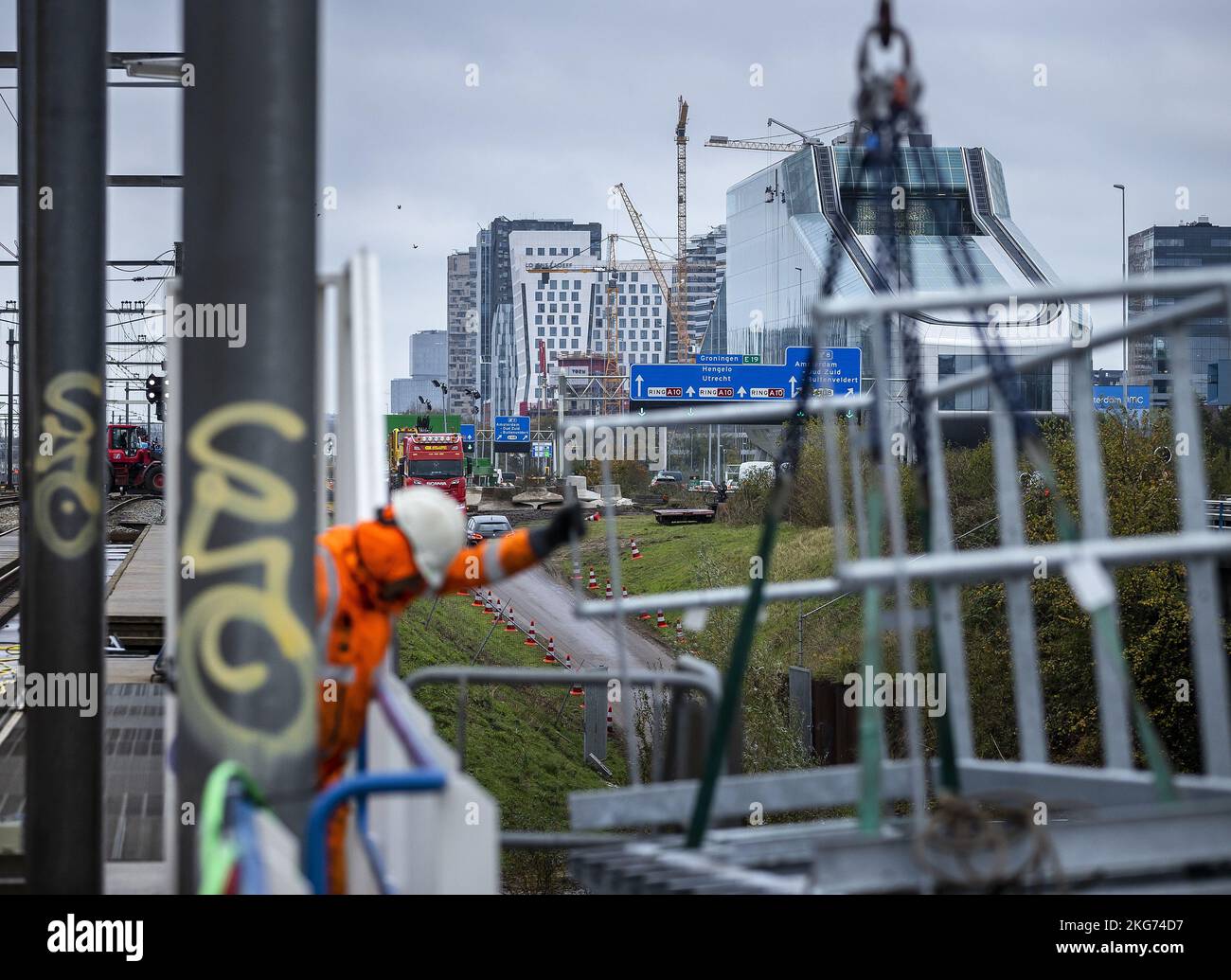 AMSTERDAM - Work on the track on the Schinkel Bridge. Due to rail works ...
