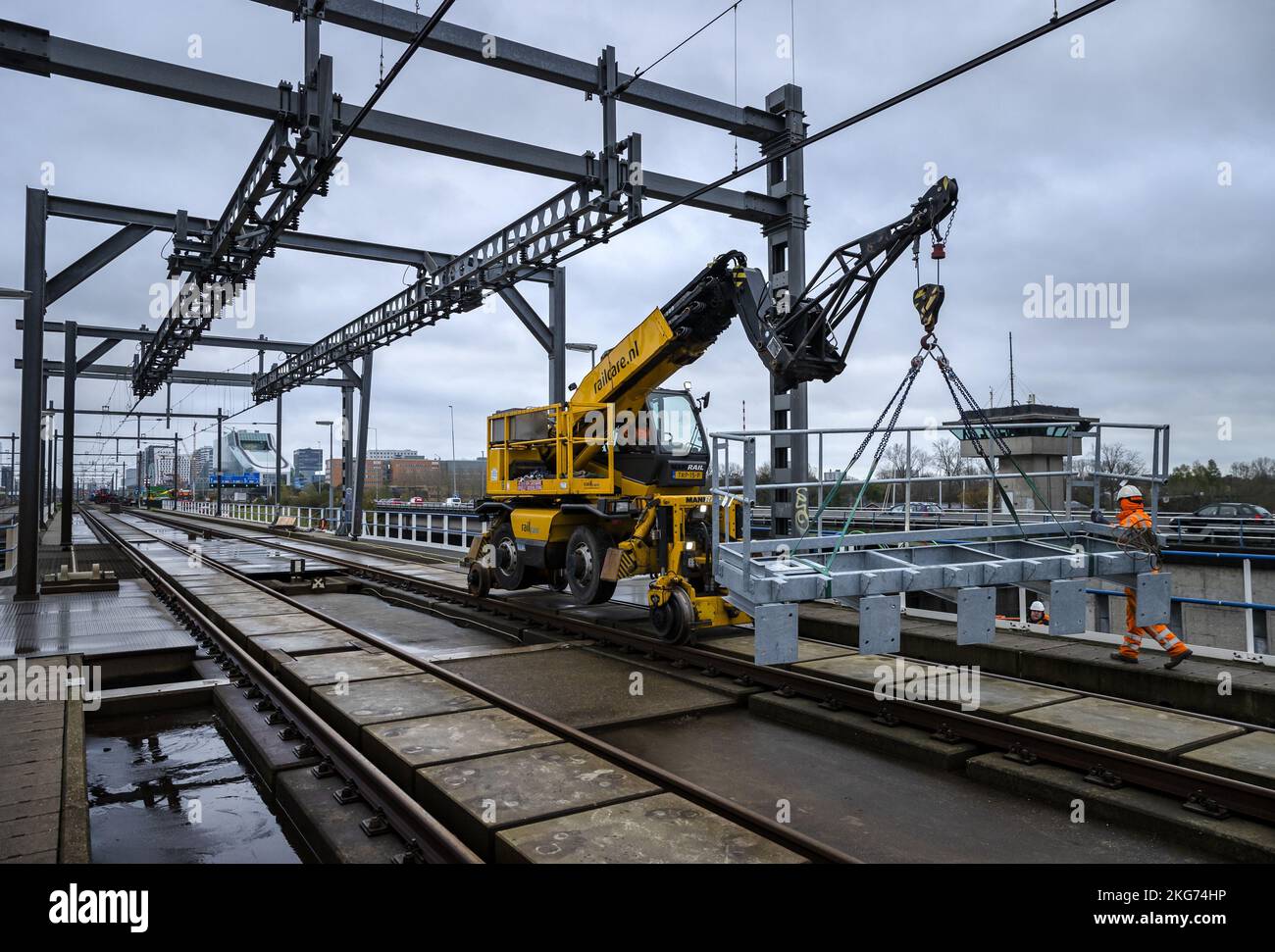 AMSTERDAM - Work on the track on the Schinkel Bridge. Due to rail works ...