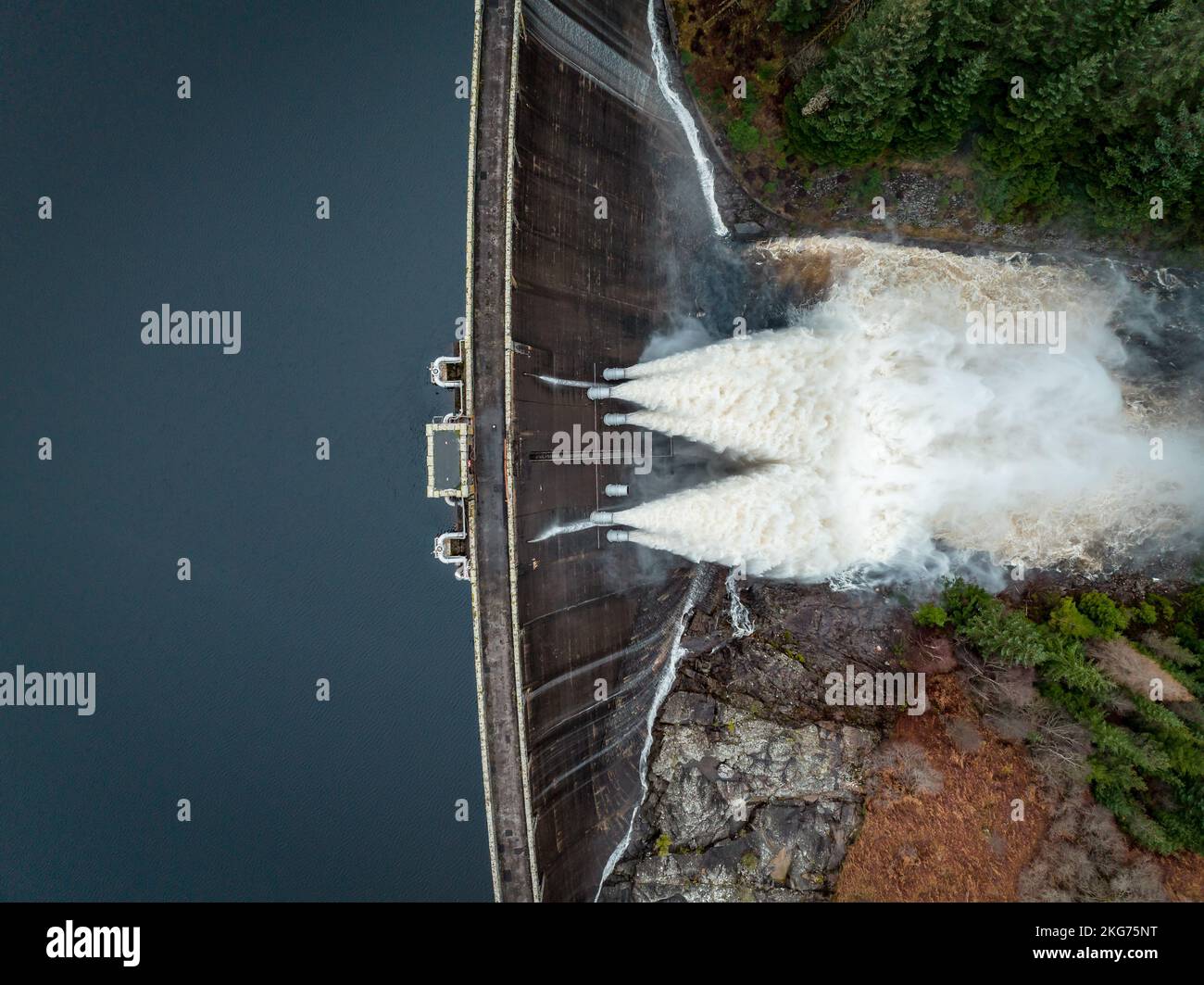 Hydroelectric Gravity Dam Pumping Water Stock Photo - Alamy