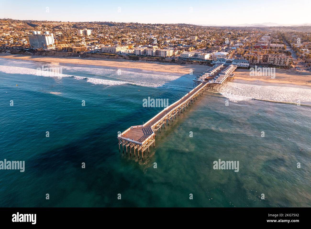 Mission beach crystal pier hi-res stock photography and images - Alamy