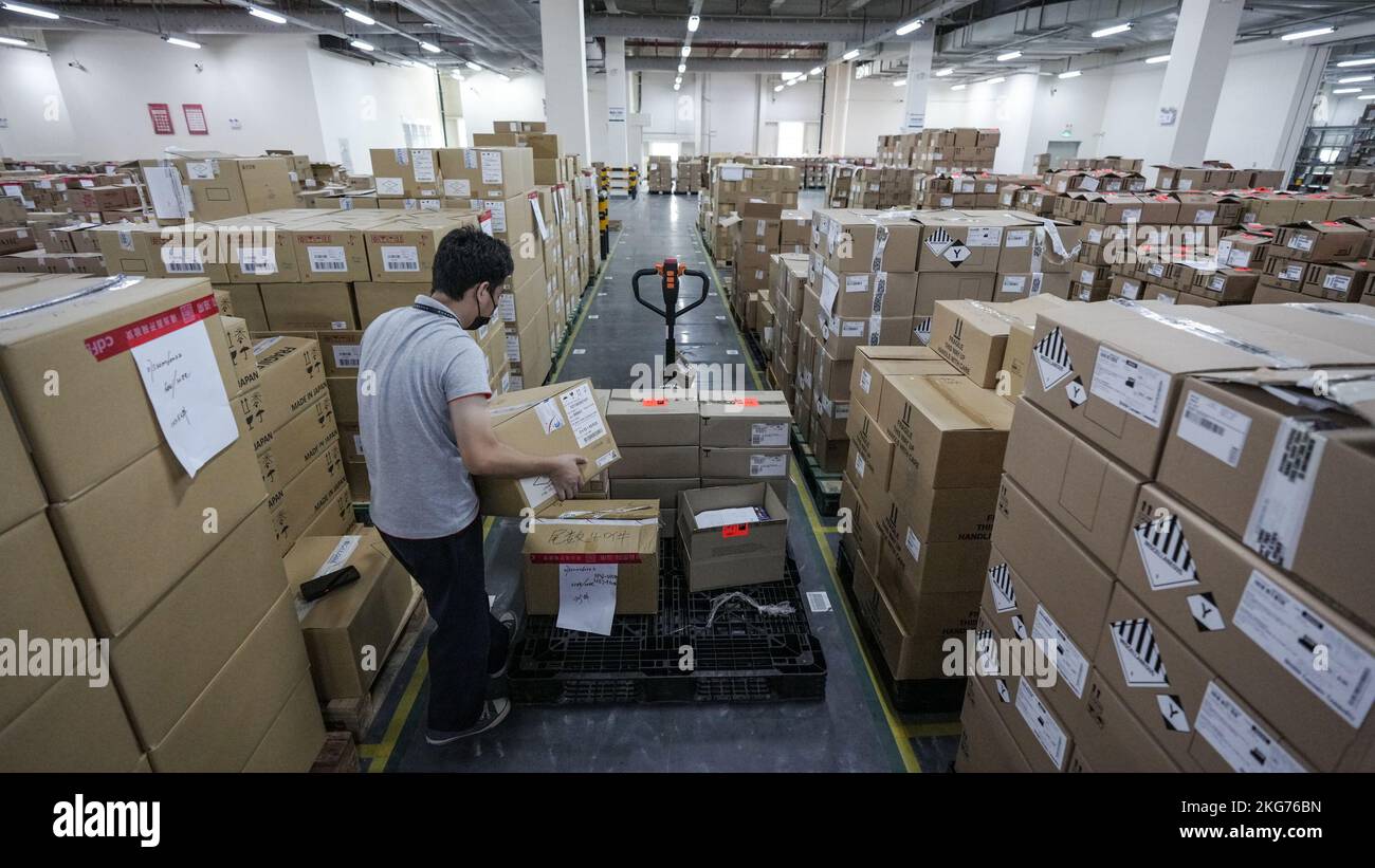 Staff is conducting random inspections on duty-free goods at China Duty ...