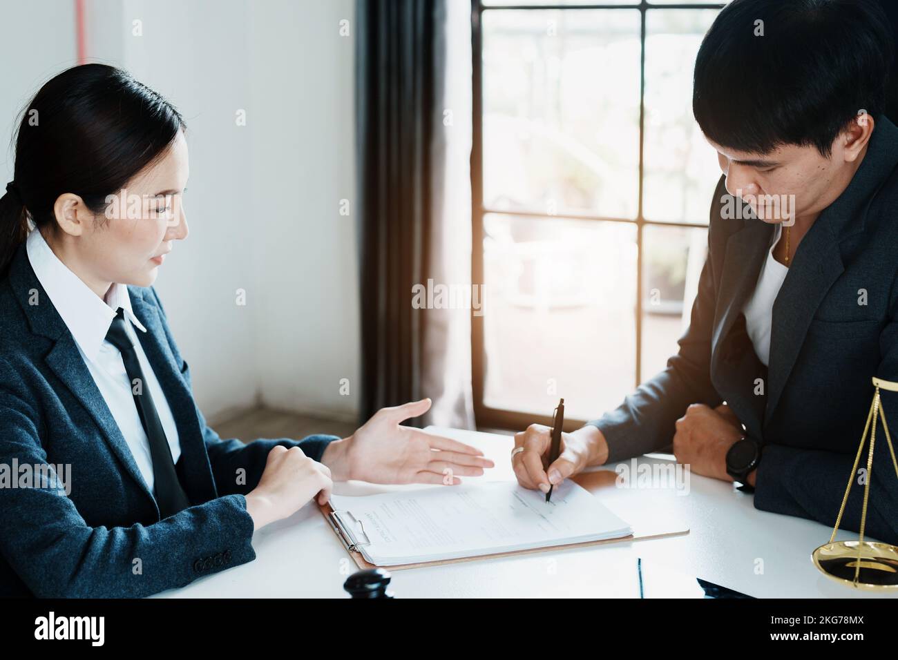 Lawyer courtroom case hi-res stock photography and images - Alamy