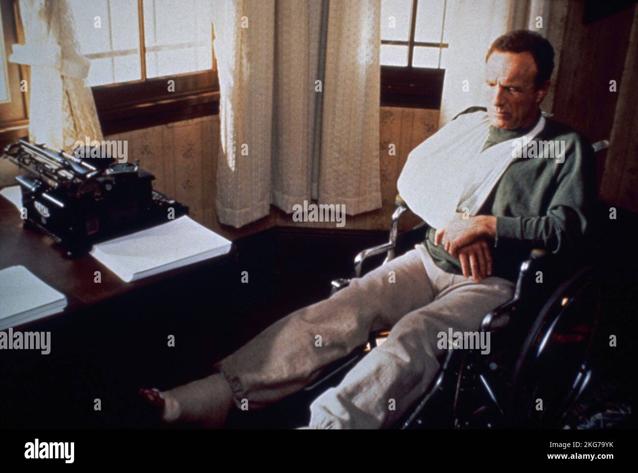 Misery 1990 james caan hi-res stock photography and images - Alamy