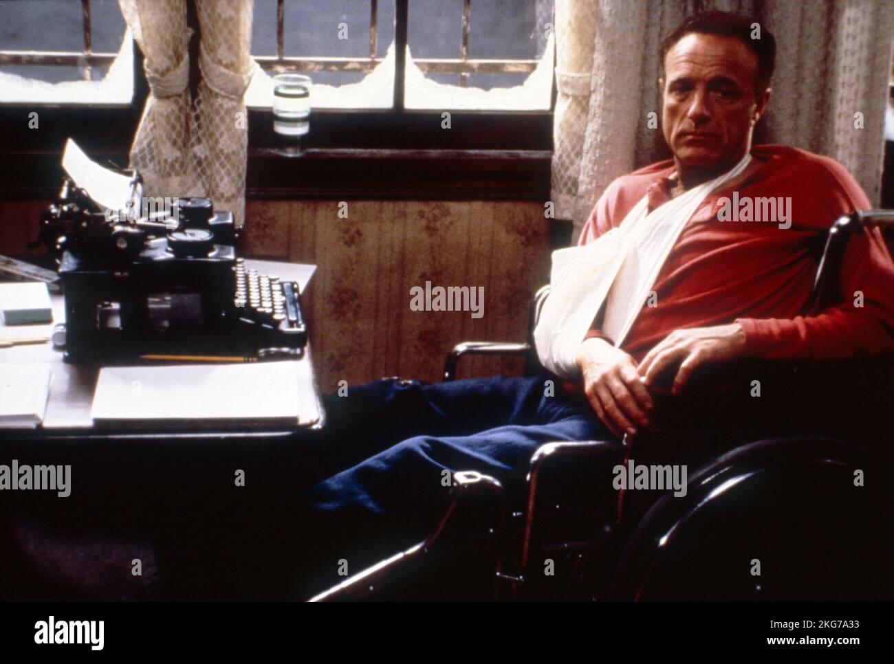 Misery 1990 james caan hi-res stock photography and images - Alamy