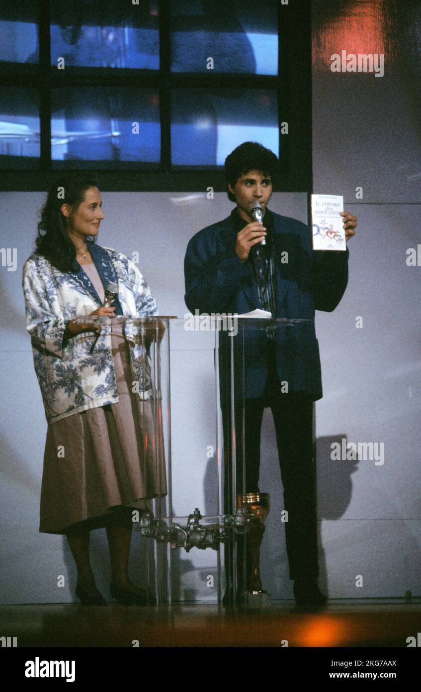 Royal variety show 1980s hi-res stock photography and images - Alamy