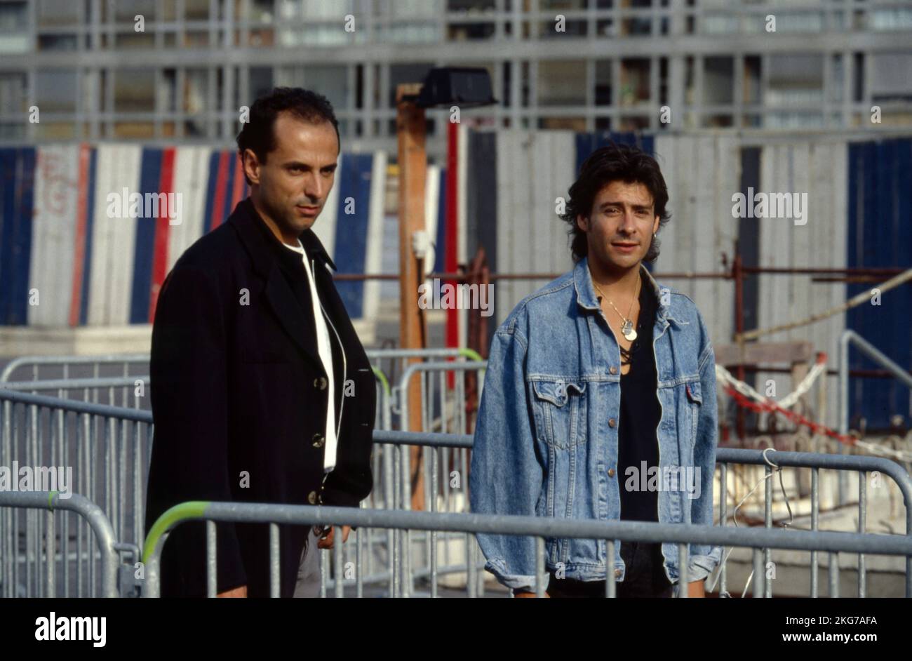 Crush barrier hi-res stock photography and images - Alamy