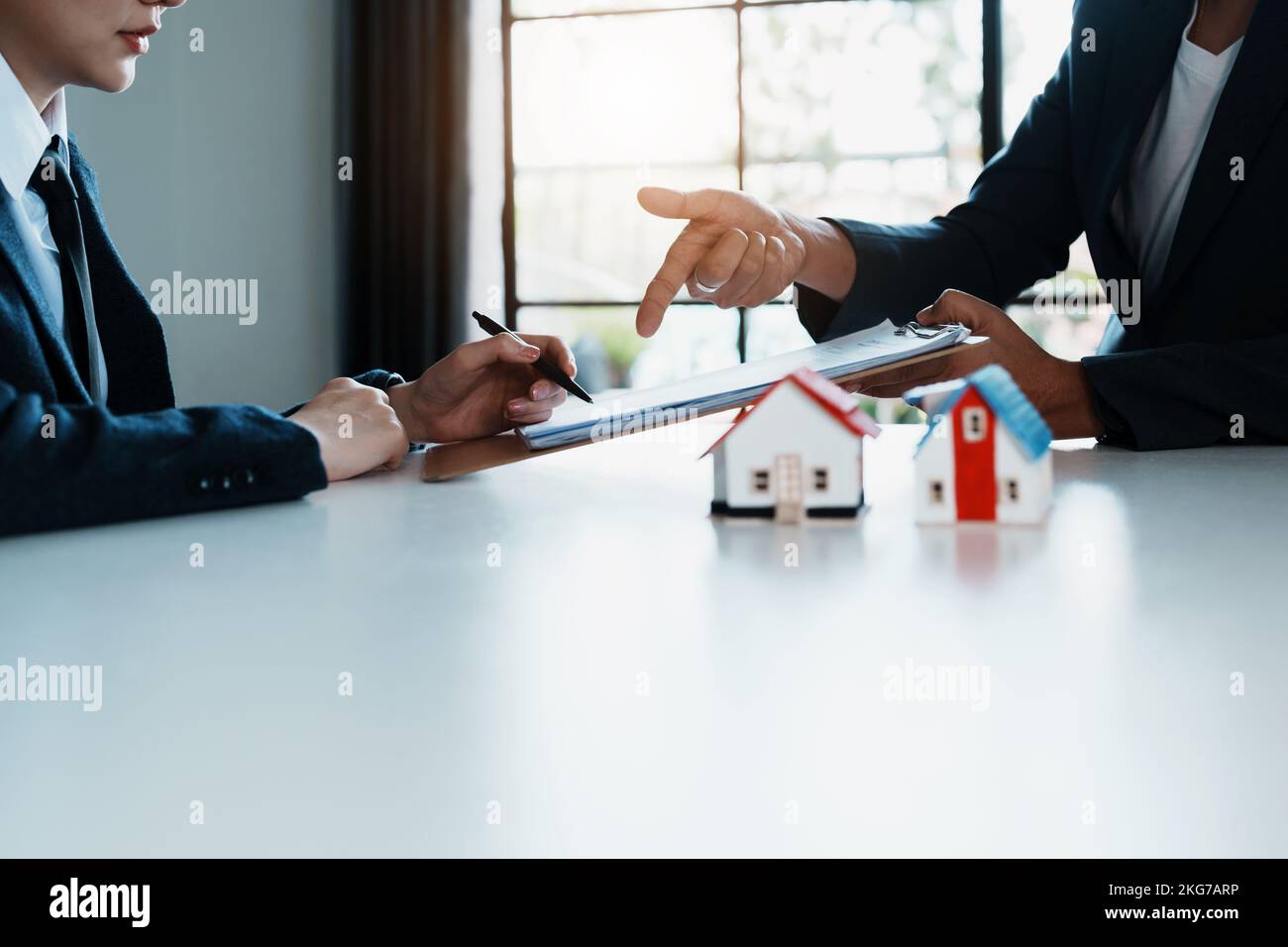 Guarantee, mortgage, agreement, contract, sign, the customer is signing ...