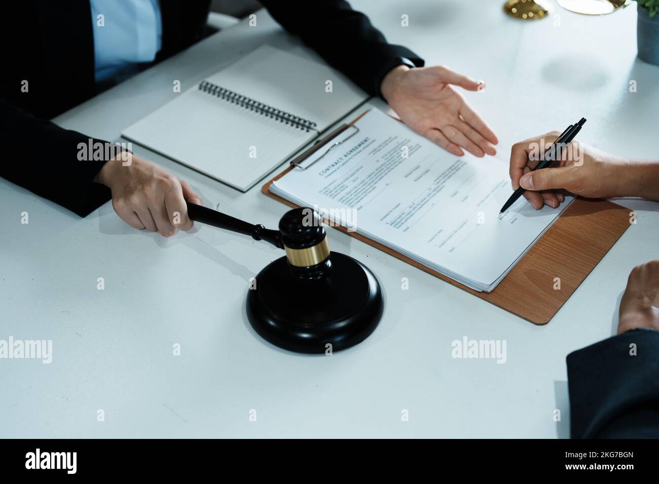 Hand signing a book hi-res stock photography and images - Alamy