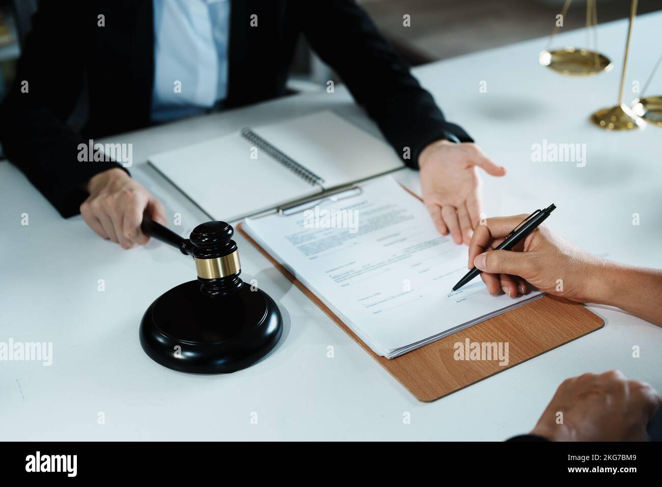 Lawyer courtroom case hi-res stock photography and images - Alamy