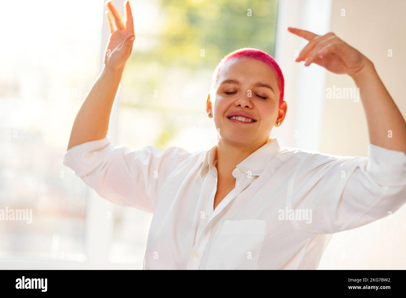 Happy beautiful bald woman with red hair meloman in casual clothes ...