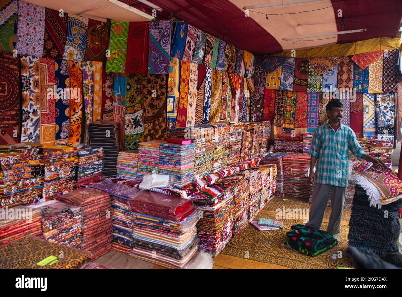 A shop with handcrafted items at the Poush Mela celebration Stock Photo ...