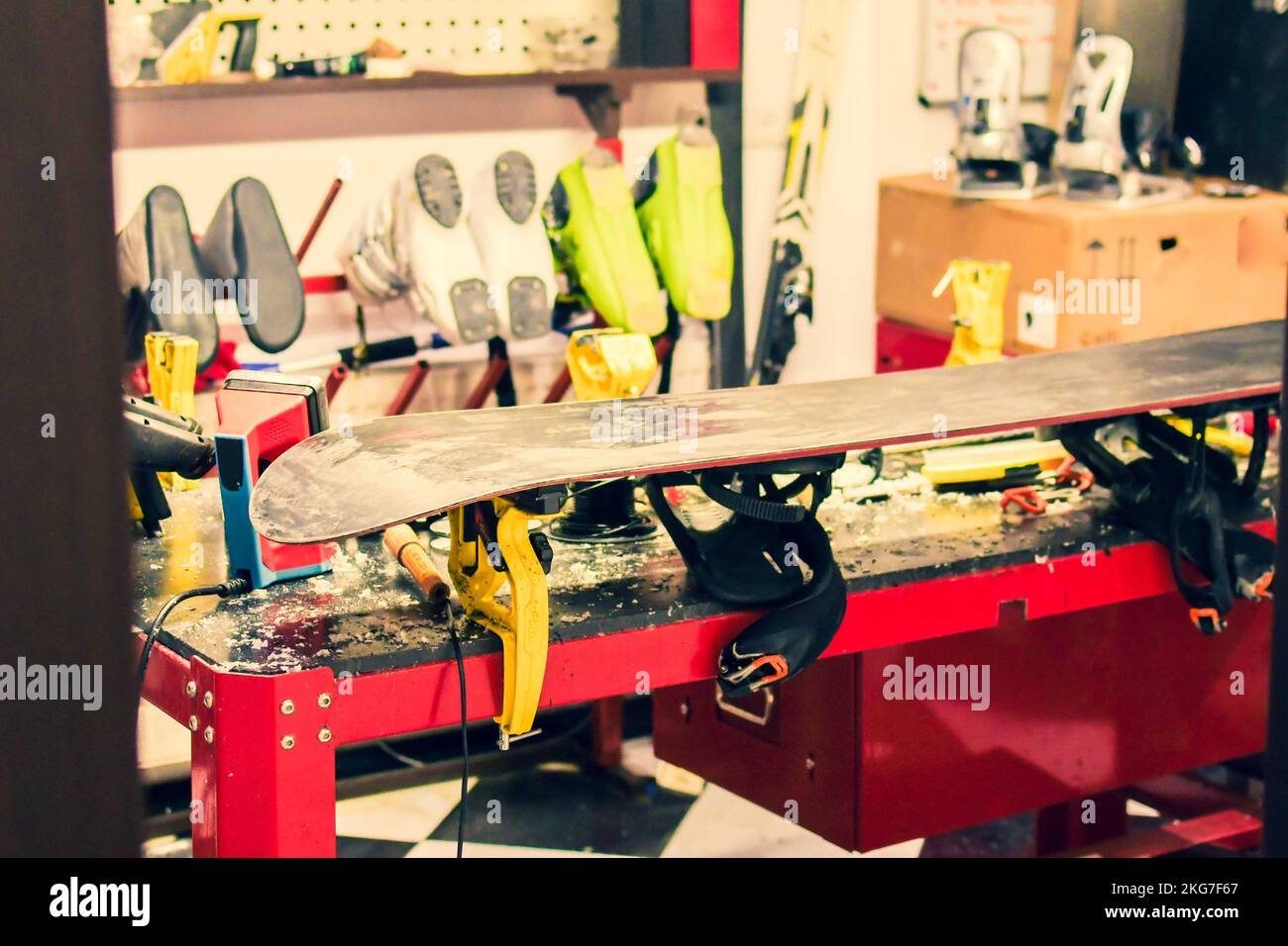 Messy work space hi-res stock photography and images - Alamy