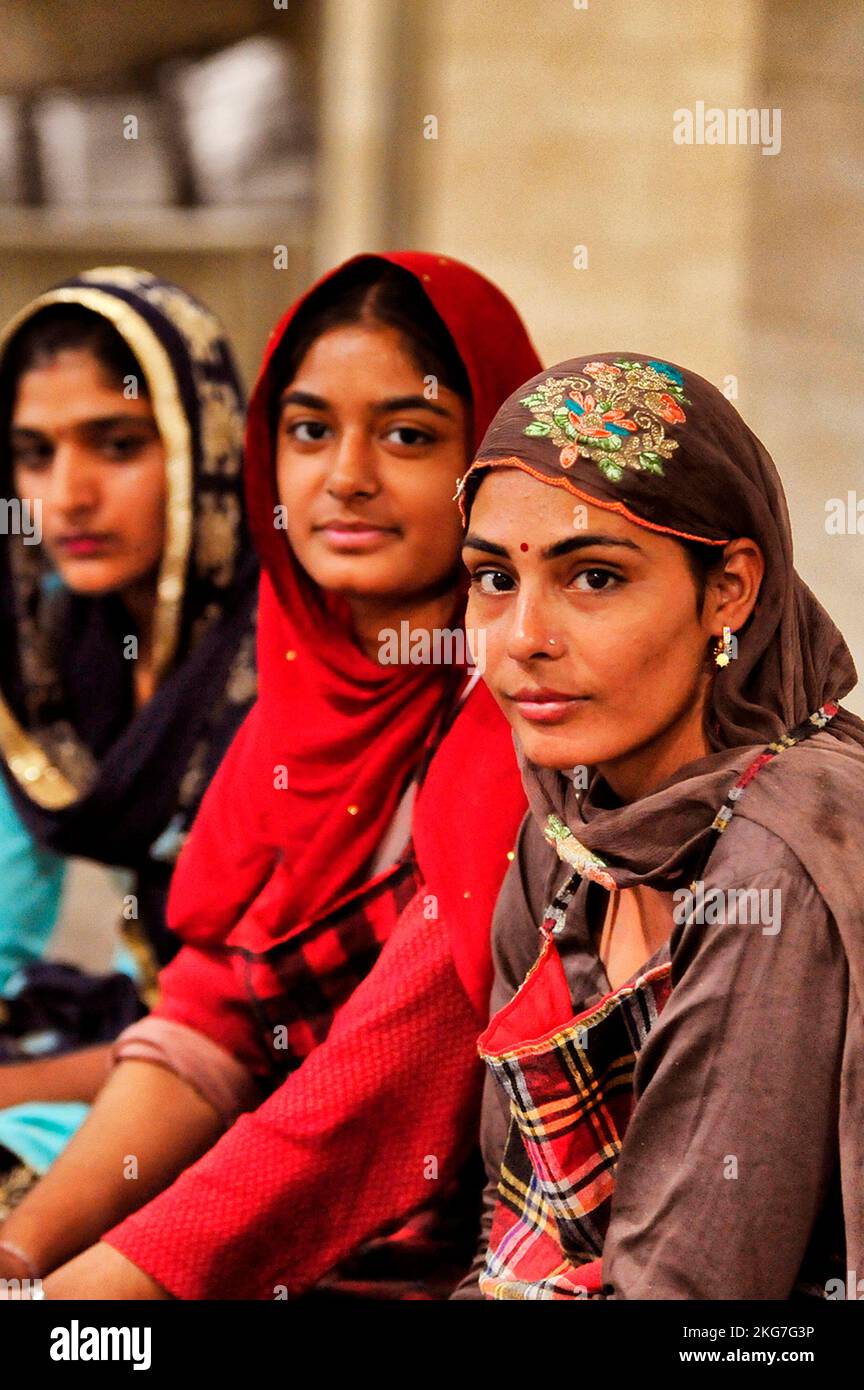 Women with typical clothing at Gurudwara temple, Delhi - India Stock ...