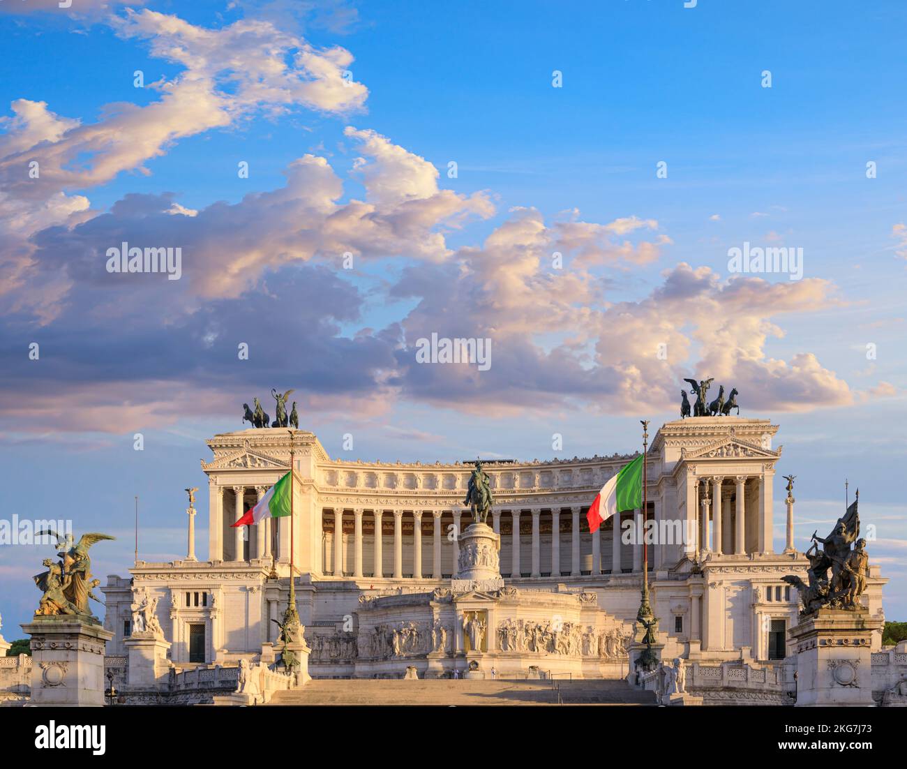 The majestic Altar of the Fatherland in Rome: it is the emblem of Italy ...
