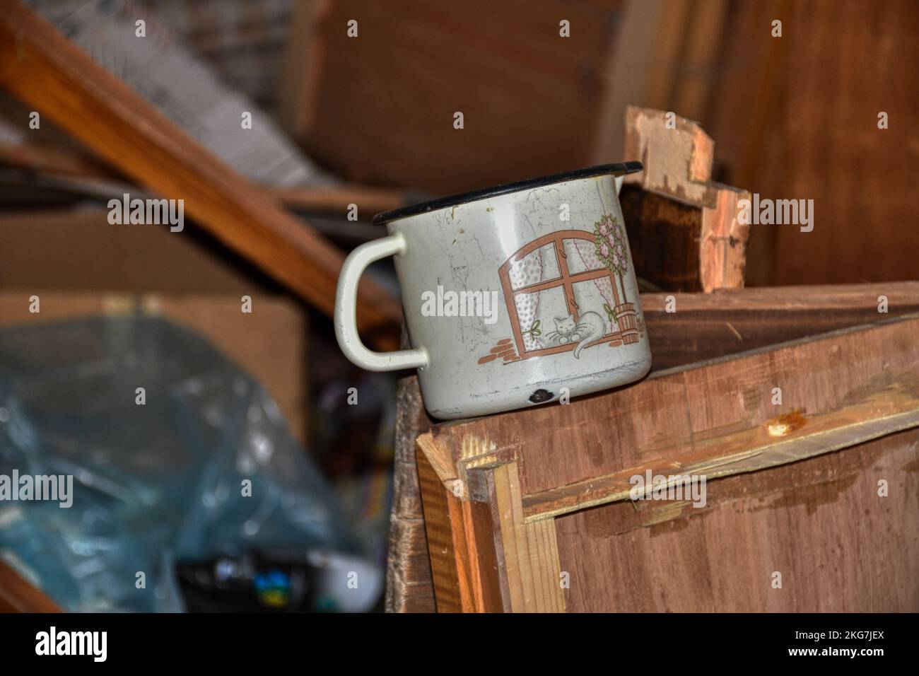 Topf, Kochtopf, Möbel, Holz, Email, emailliert, Fenster, Katze ...