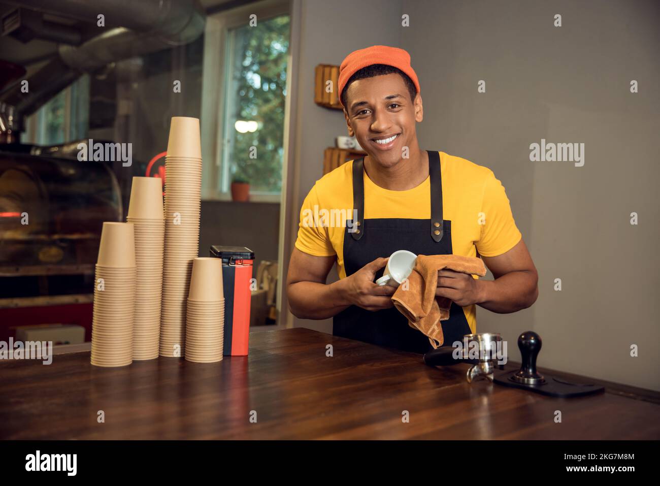 Happy barista working in a coffee house Stock Photo - Alamy