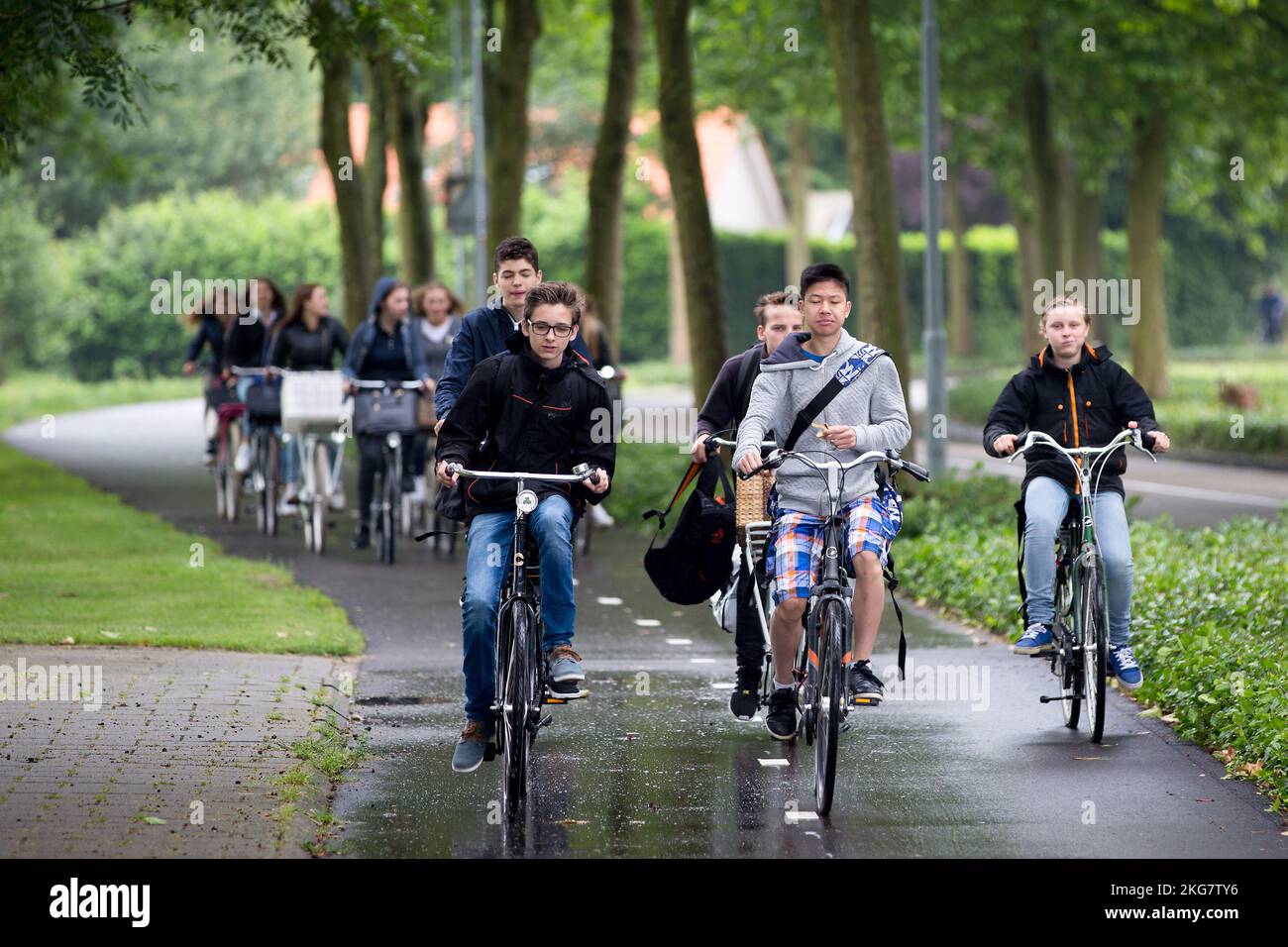Secondary school students hi-res stock photography and images - Alamy