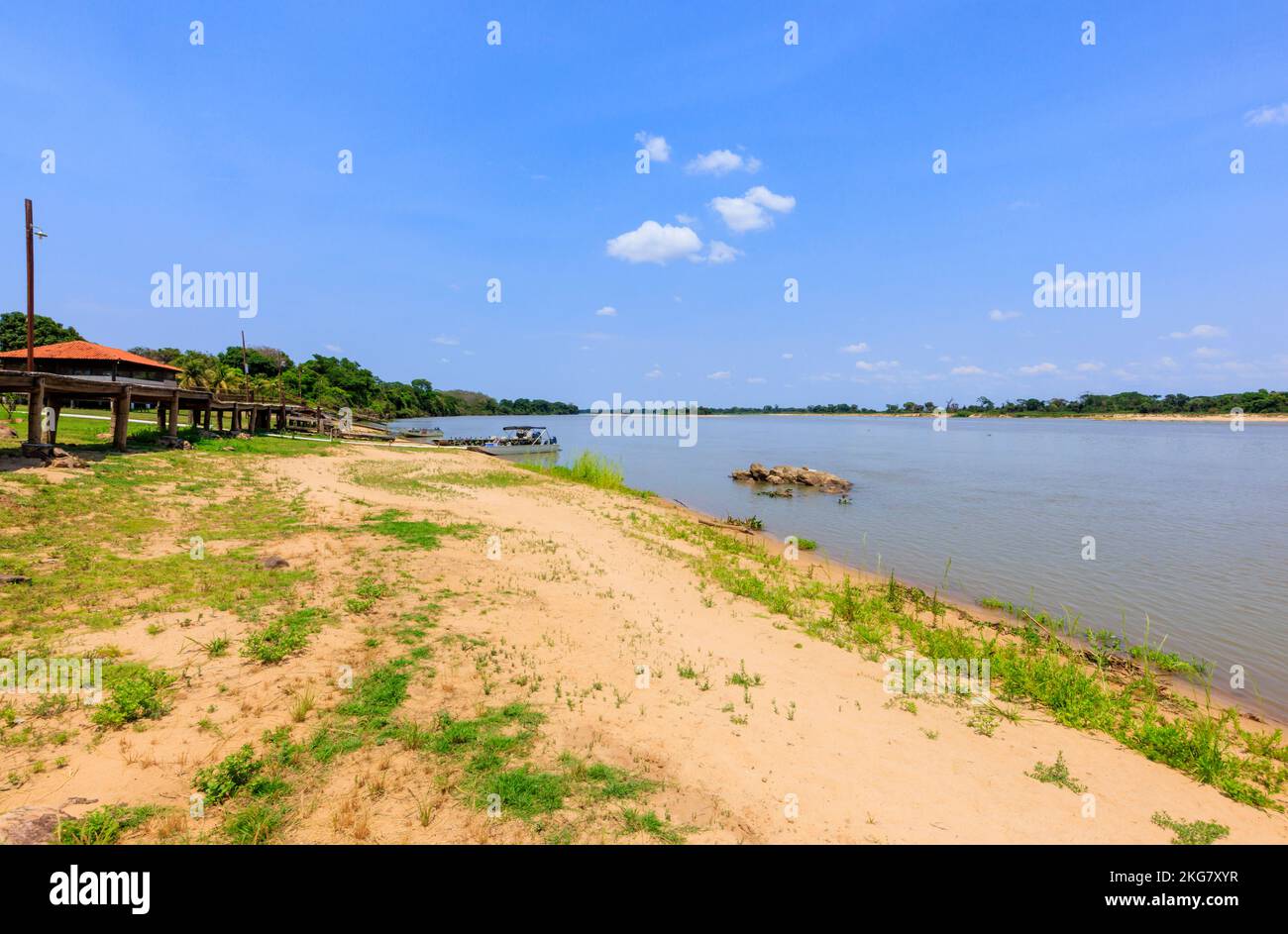 Wildlife viewing boats on Paraguay River, Hotel Baiazinha by the Taiama ...