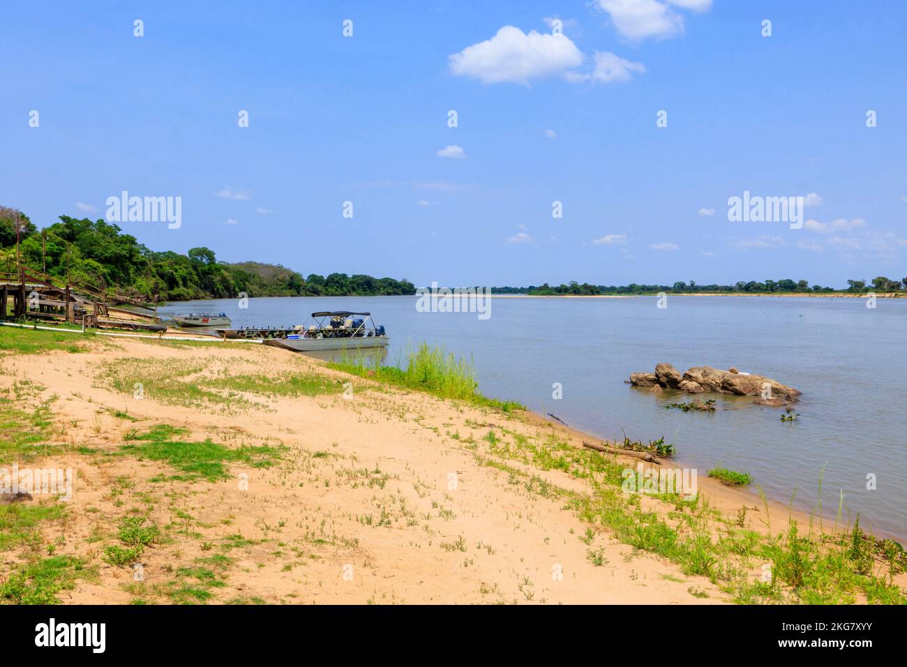 Wildlife viewing boats on Paraguay River, Hotel Baiazinha by the Taiama ...