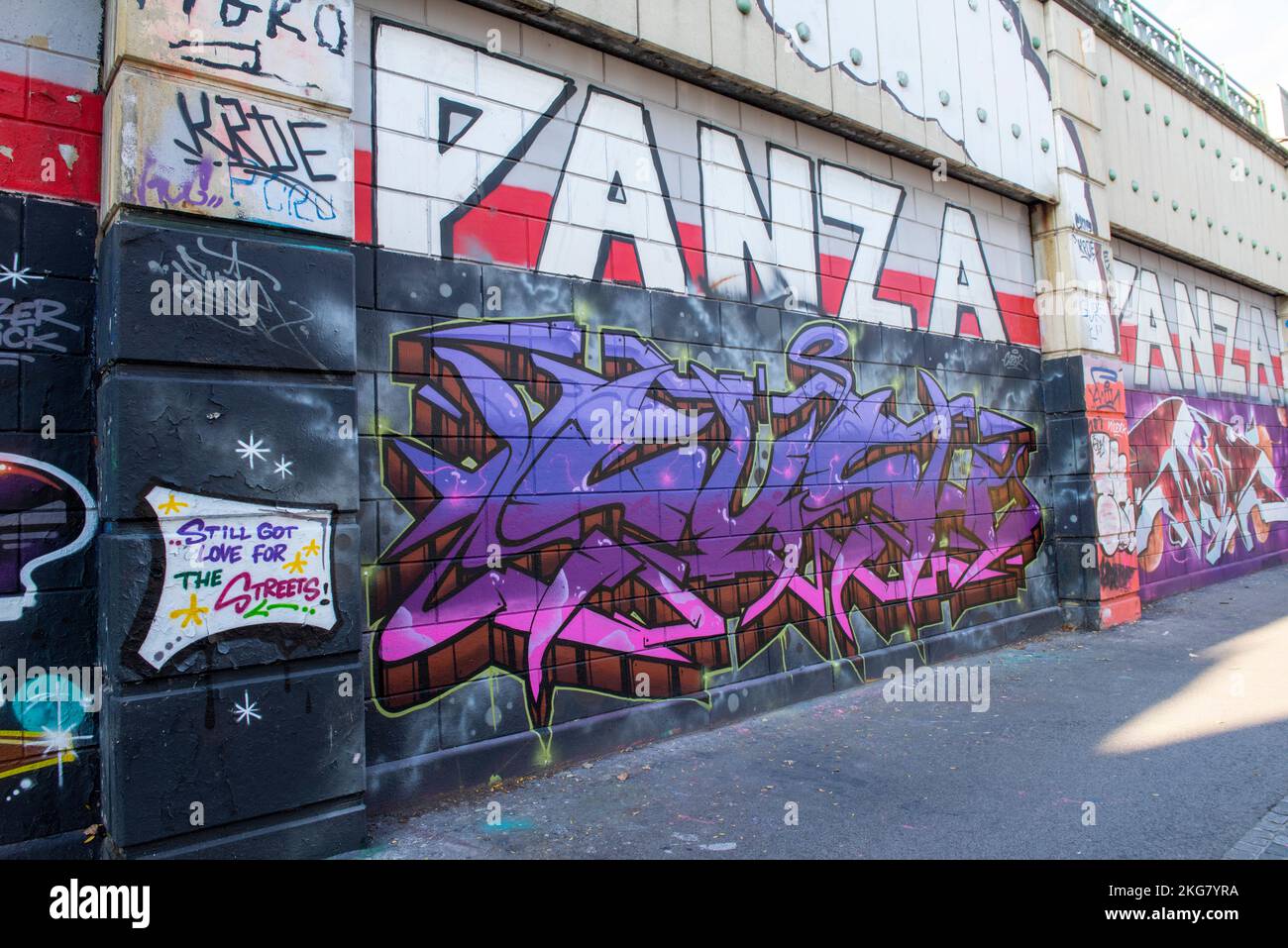 Street art and graffiti on the walls by the Danube Canal in Vienna ...