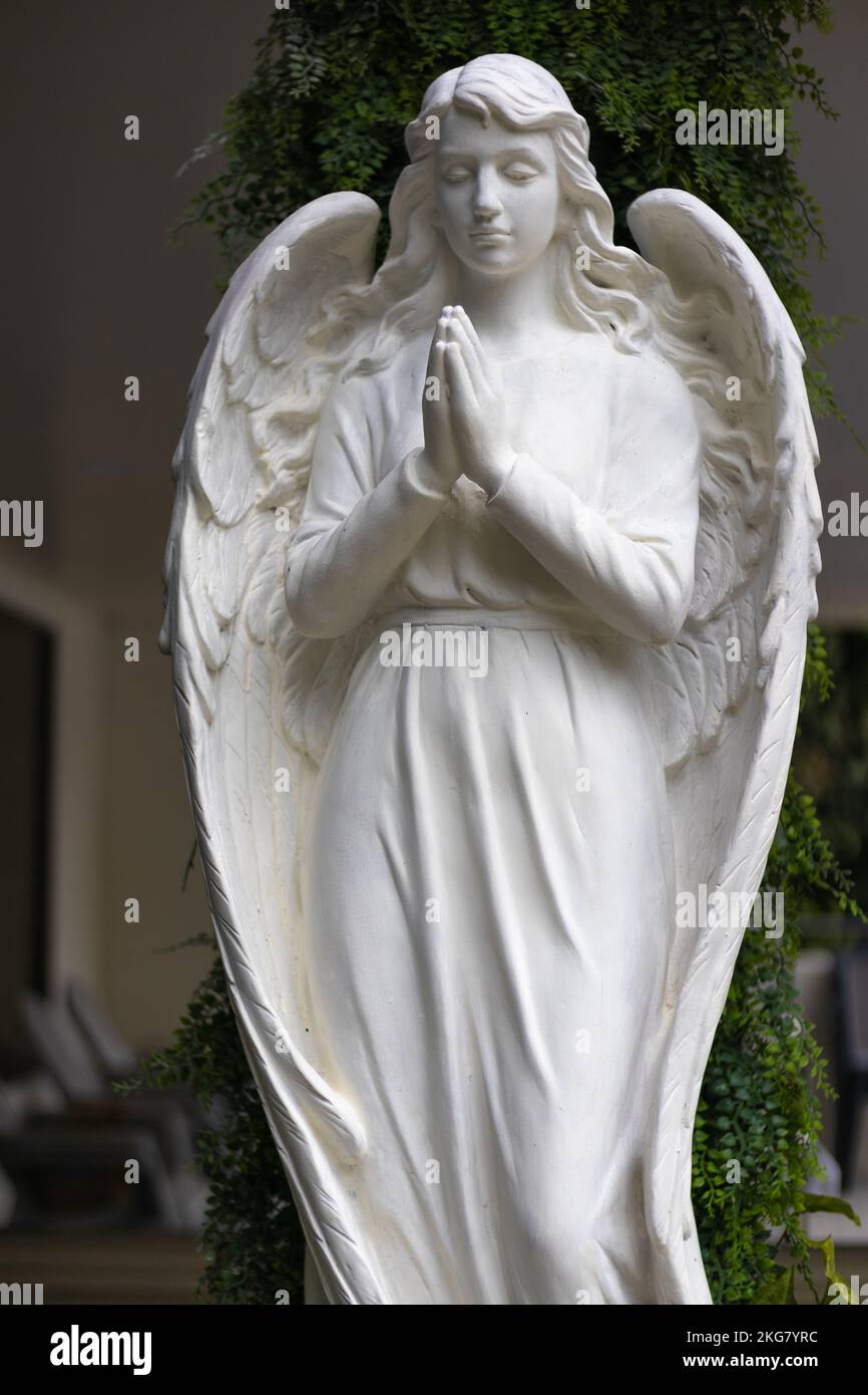 Catholic child praying statue hi-res stock photography and images - Alamy