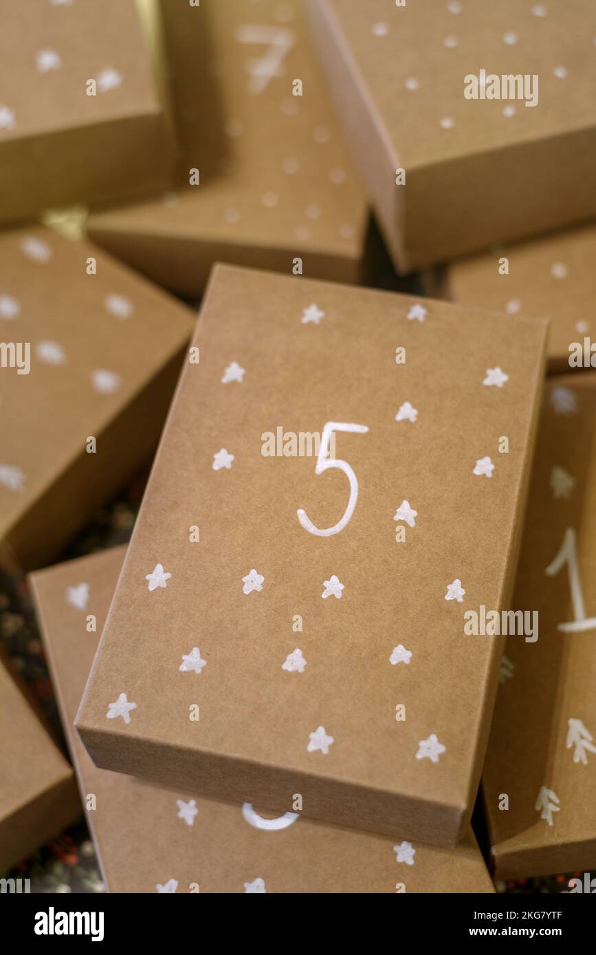 Paper handmade boxes to Christmas Advent Calendar with day numbers and ...