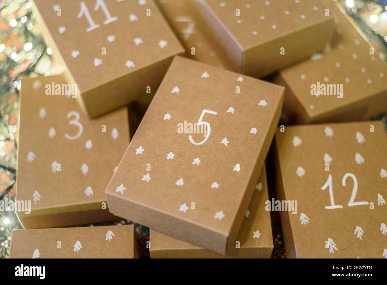 Paper handmade boxes to Christmas Advent Calendar with day numbers and ...
